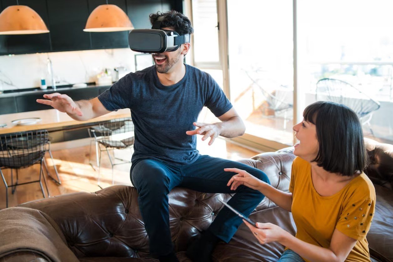Gaming: Virtual Reality and Augmented Reality Devices