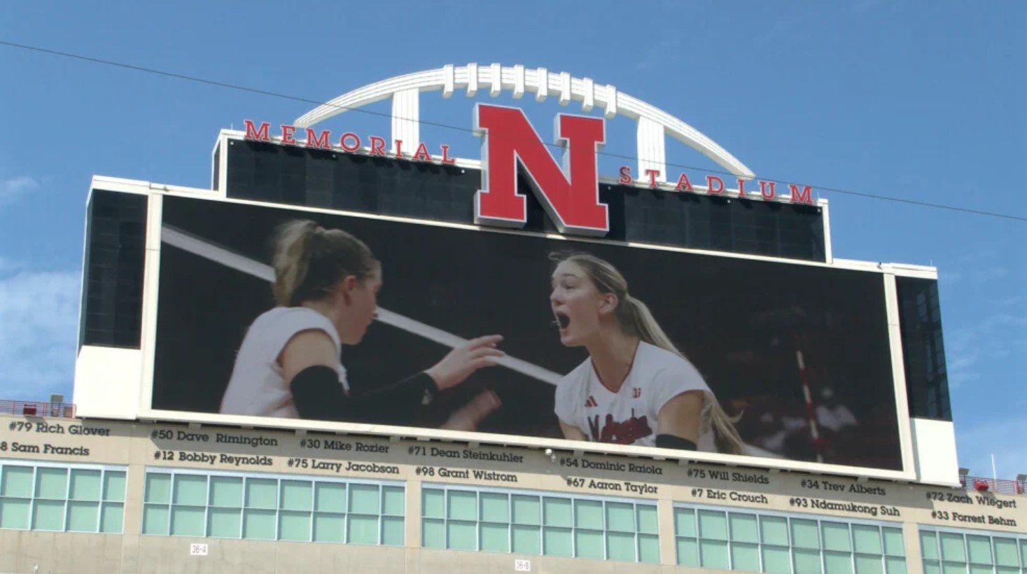 Lincoln Bar Sees Huge Boost in Sales on Volleyball Day