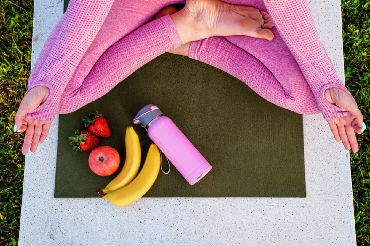 How to Eat Mindfully and Practice Yoga for a Healthy Heart?